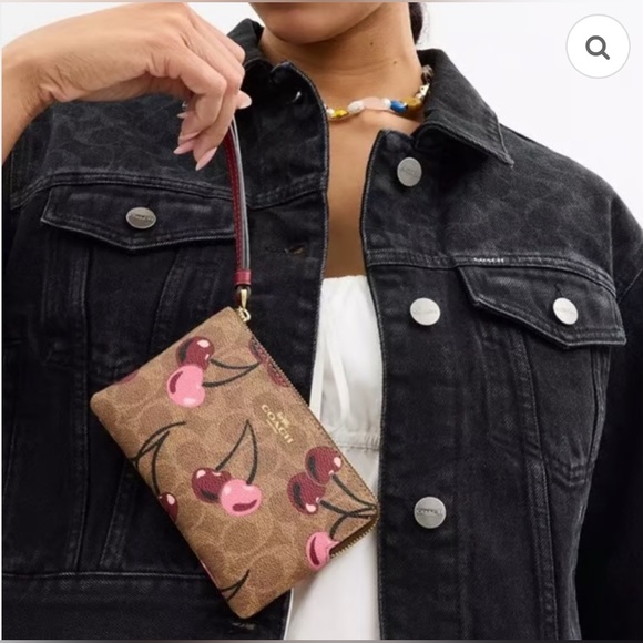 Coach | Bags | Coach Corner Zip Wristlet | Poshmark